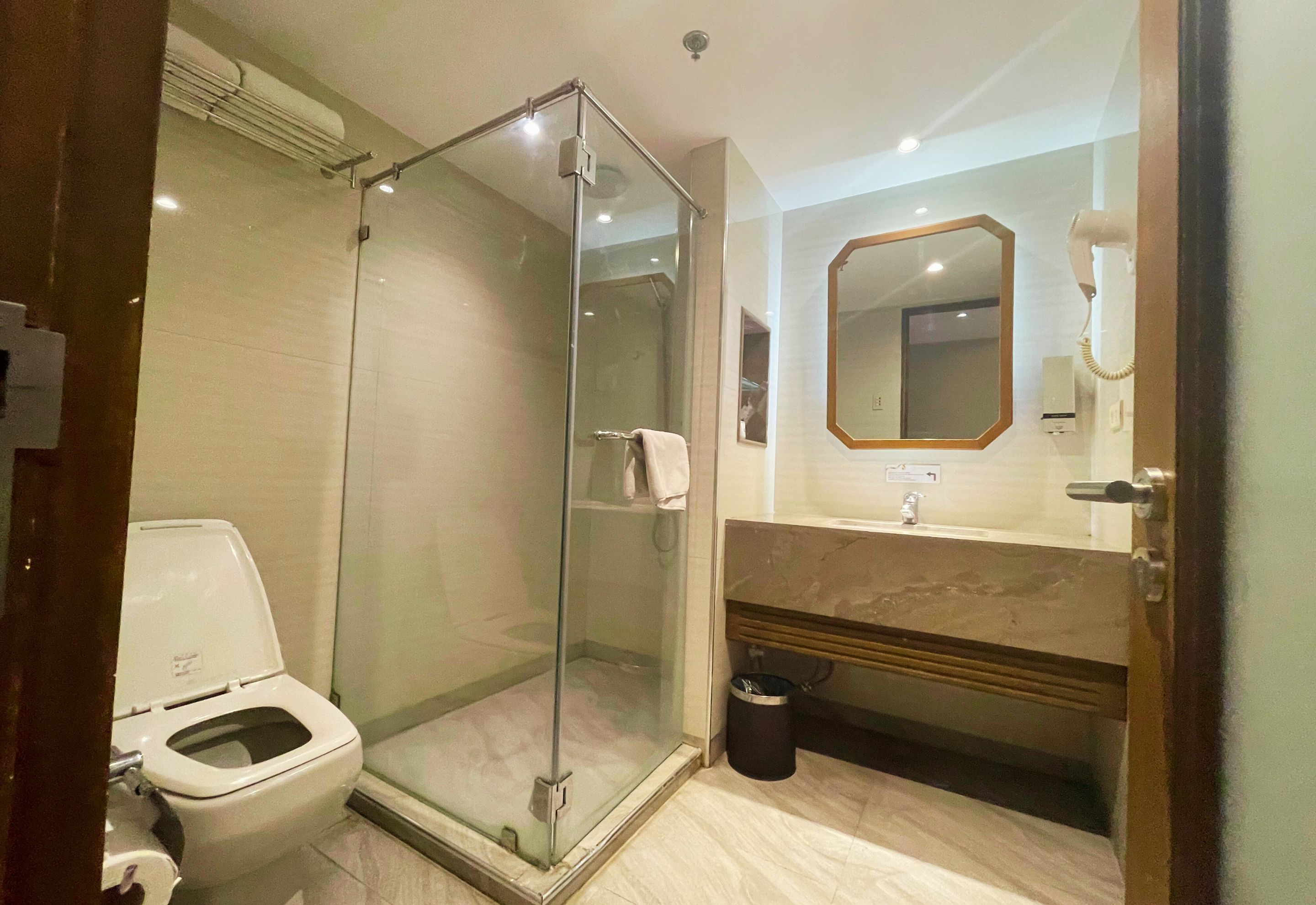 Bendix Hotel powered by Cocotel at Mac Arthur Hiway, Brgy. Dolores ...